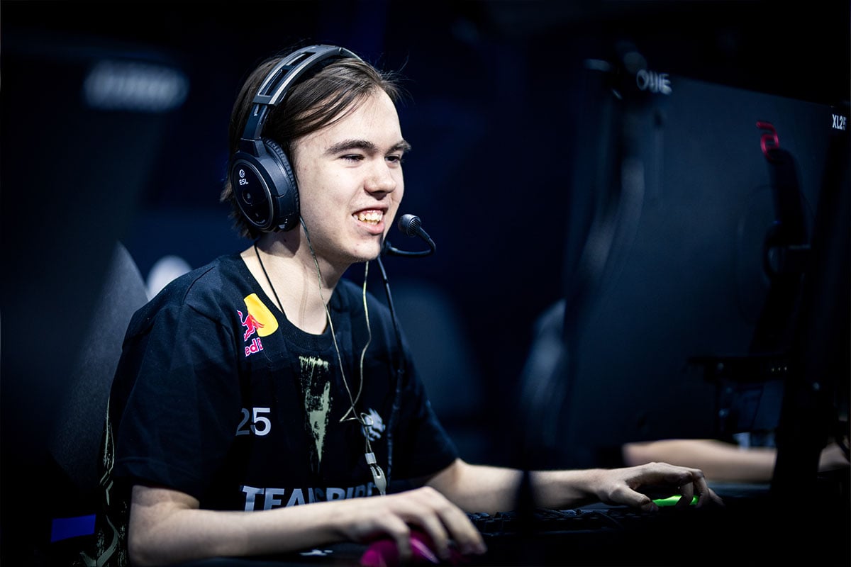 Donk CS2 Pro Settings: Mouse, Crosshair, Viewmodel & More - Hotspawn